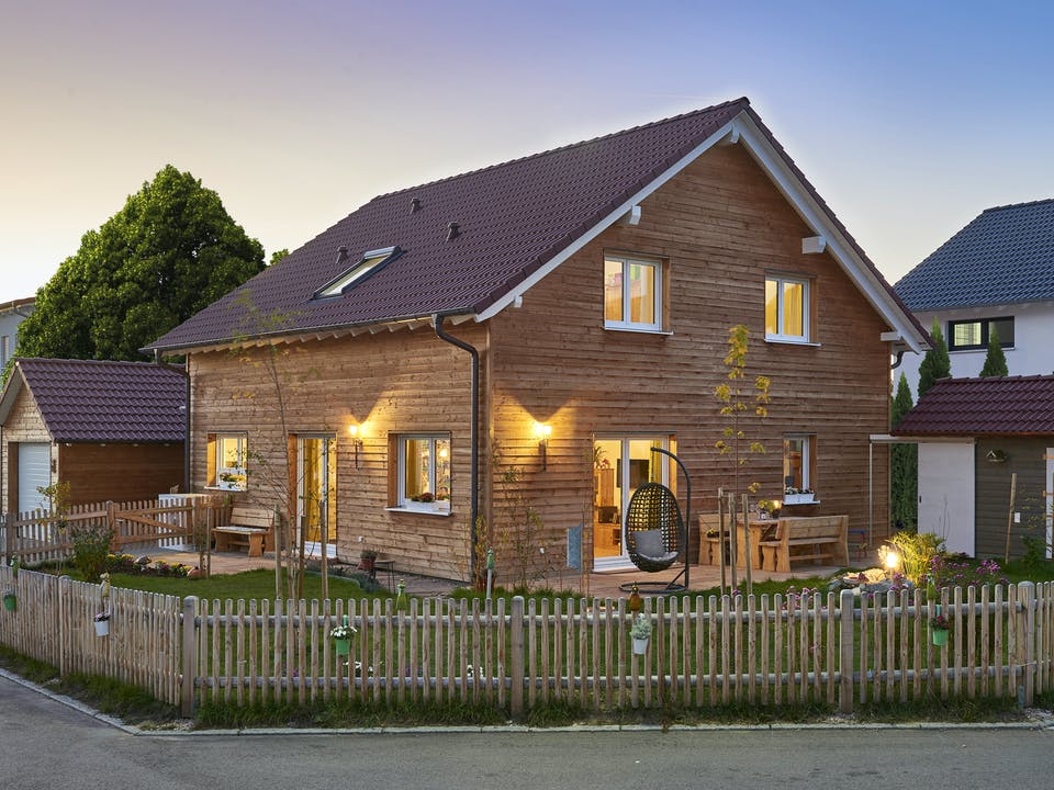 Satteldachhaus bauen ab 120.000 Euro | Fertighaus.de