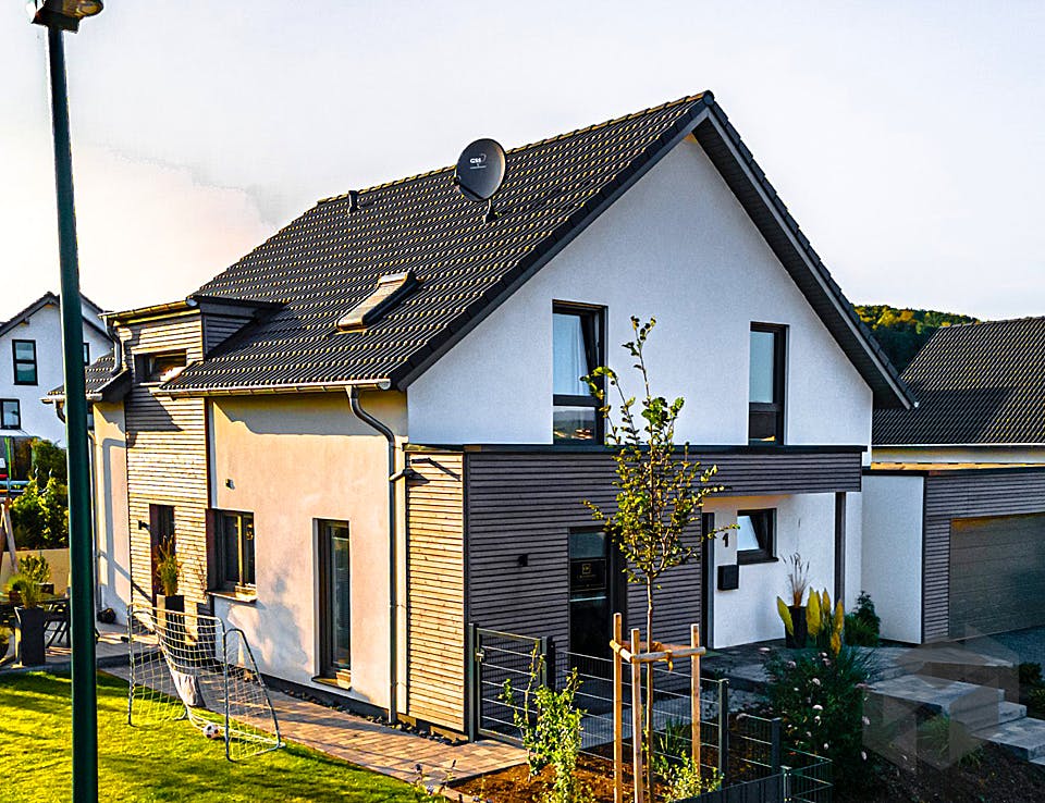 Modernes Einfamilienhaus von ISOWOODHAUS | Fertighaus.at