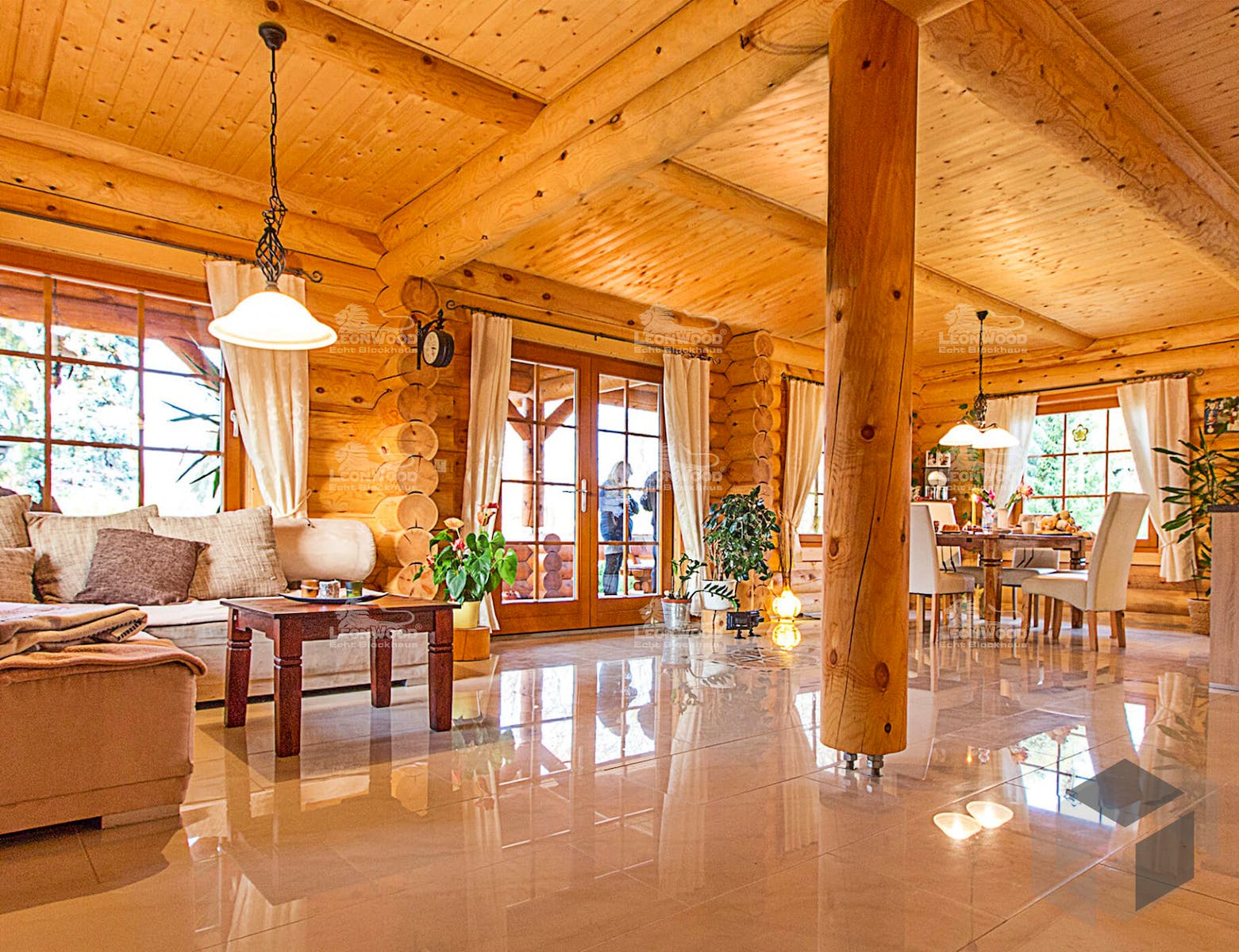 Einfamilienhaus Elch von LéonWood® Holz-Blockhaus | Fertighaus.de