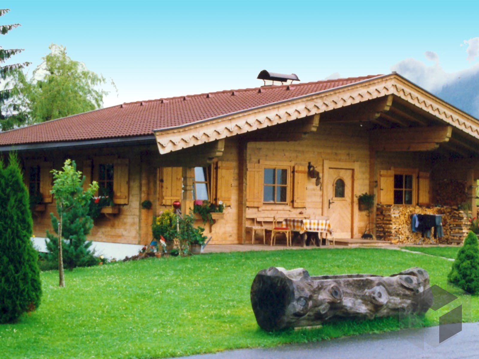 Einfamilienhaus Variantenhaus von Tirolia Blockhaus | Fertighaus.de